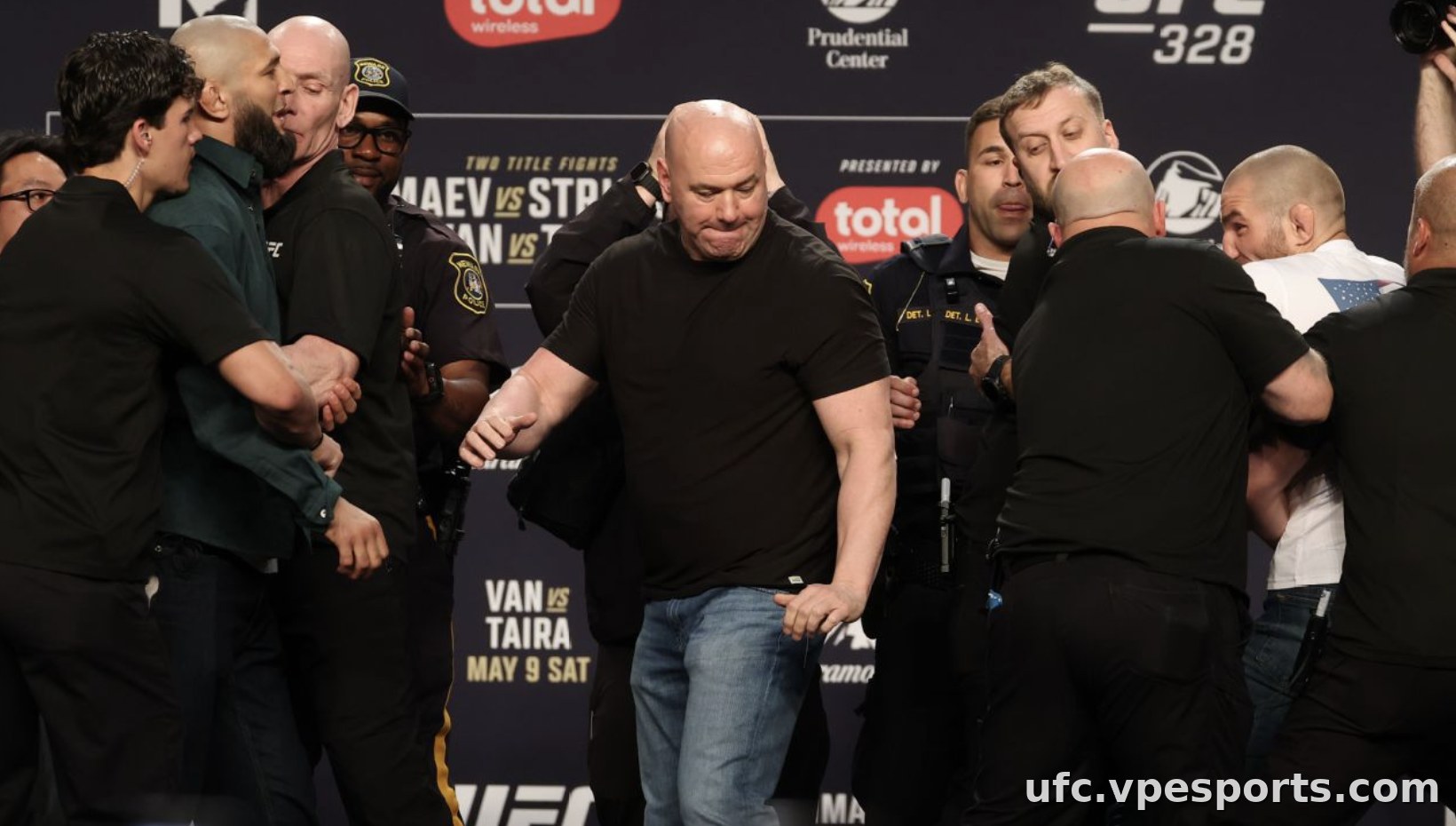 Khamzat Chimaev kicks Sean Strickland - UFC Fan Hub